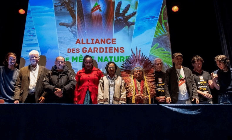 Indigenous leaders mobilize in Paris to recognize the rights of "Mother ...